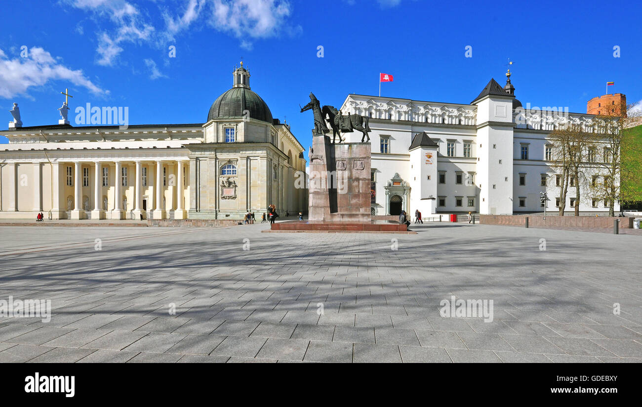 Vilnius square hi-res stock photography and images - Alamy