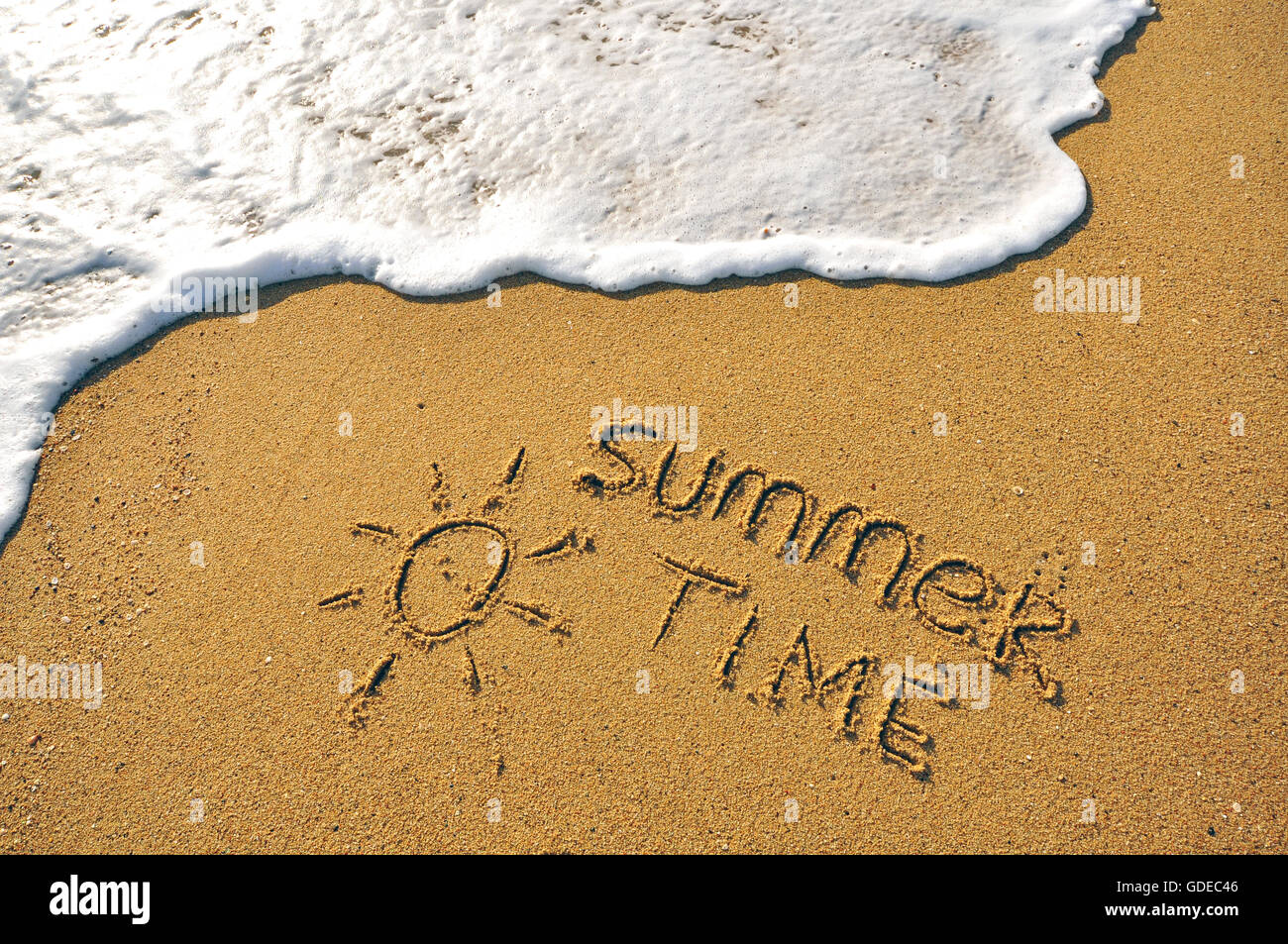 Summer time sign on the sand beach Stock Photo - Alamy