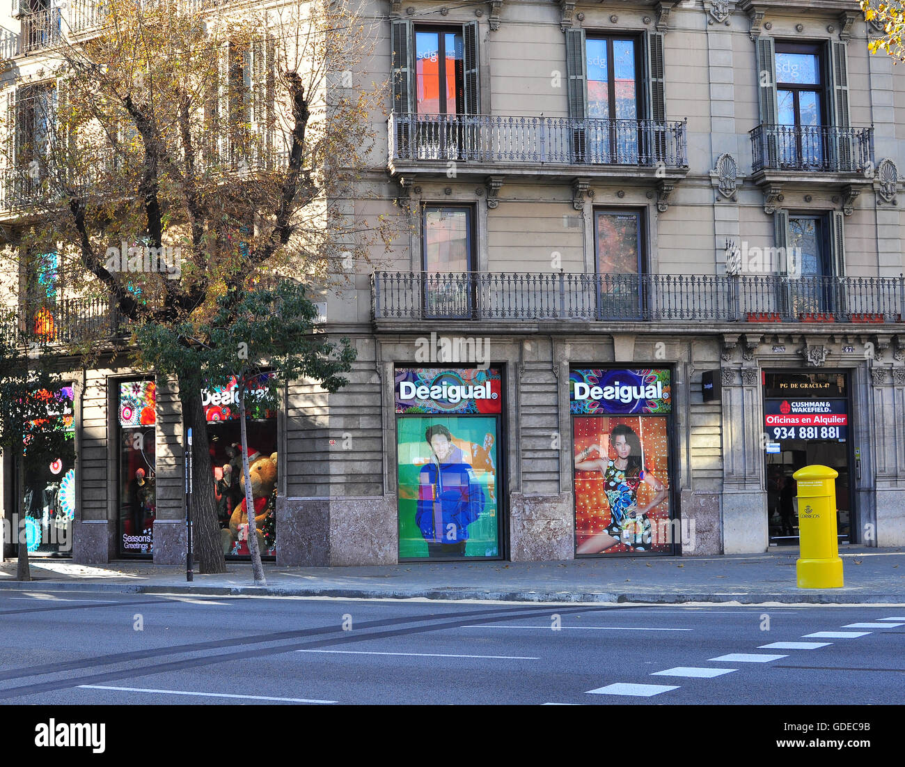BARCELONA, SPAIN - DECEMBER 25: Retail shops on the street of Barcelona ...