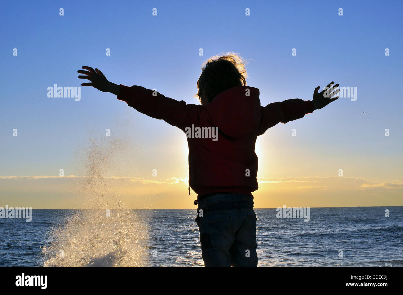 Silhouette boy talking sea hi-res stock photography and images - Alamy