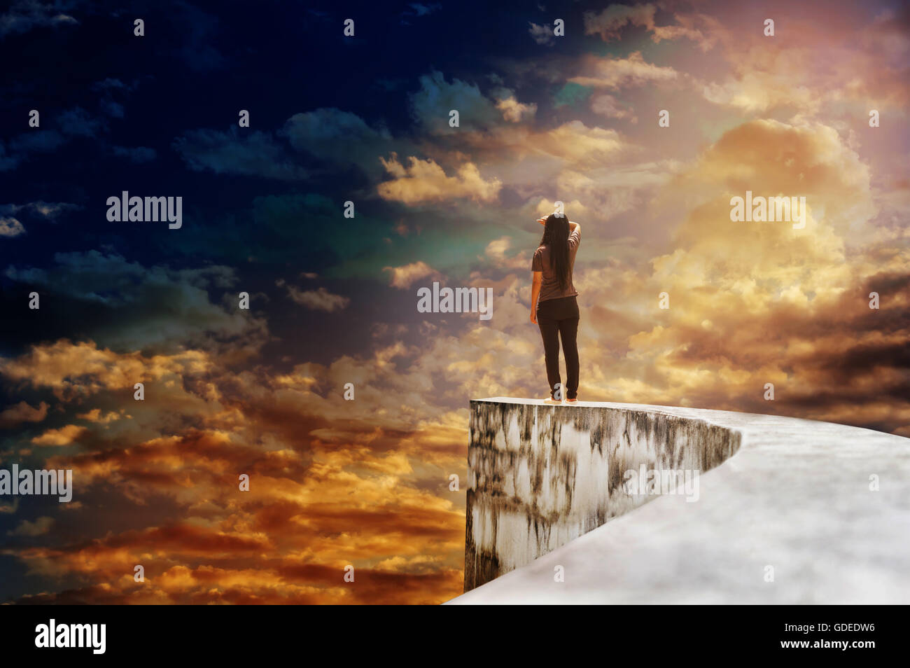 Dead end alley way hi-res stock photography and images - Alamy