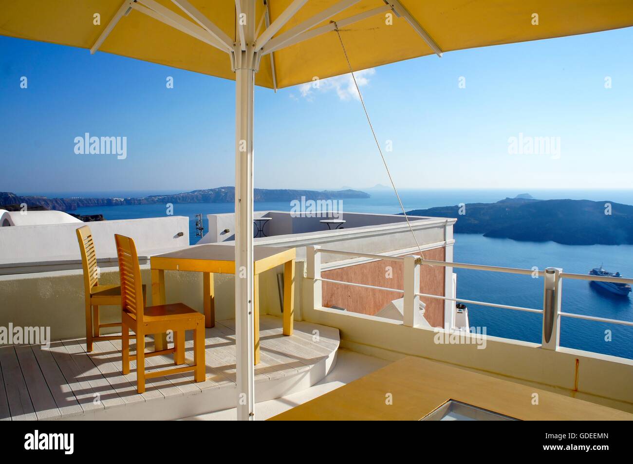 Santorini rooftop hi-res stock photography and images - Alamy