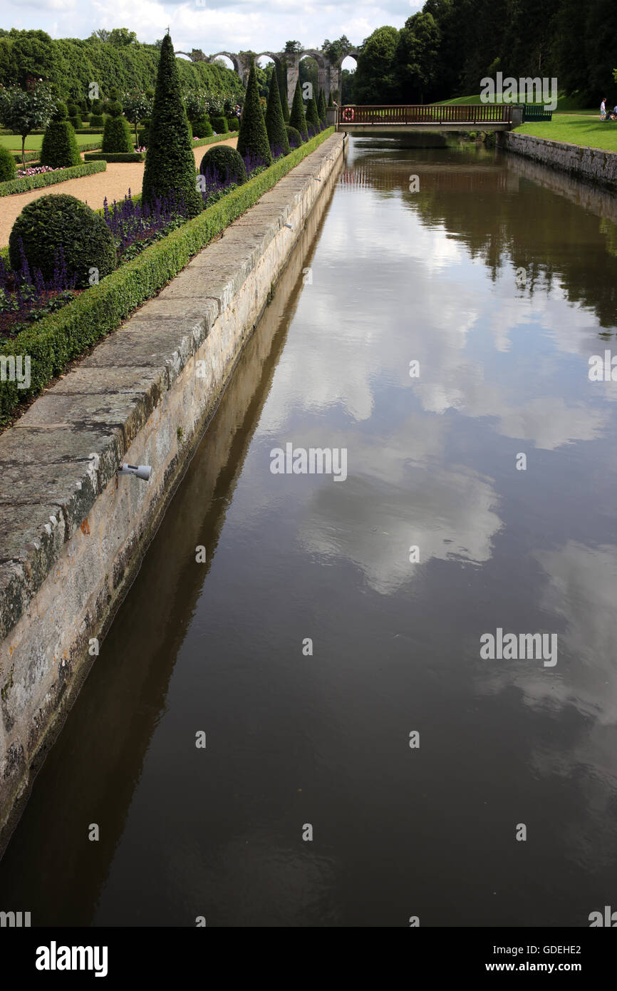 Chateau de maintenon hi-res stock photography and images - Alamy