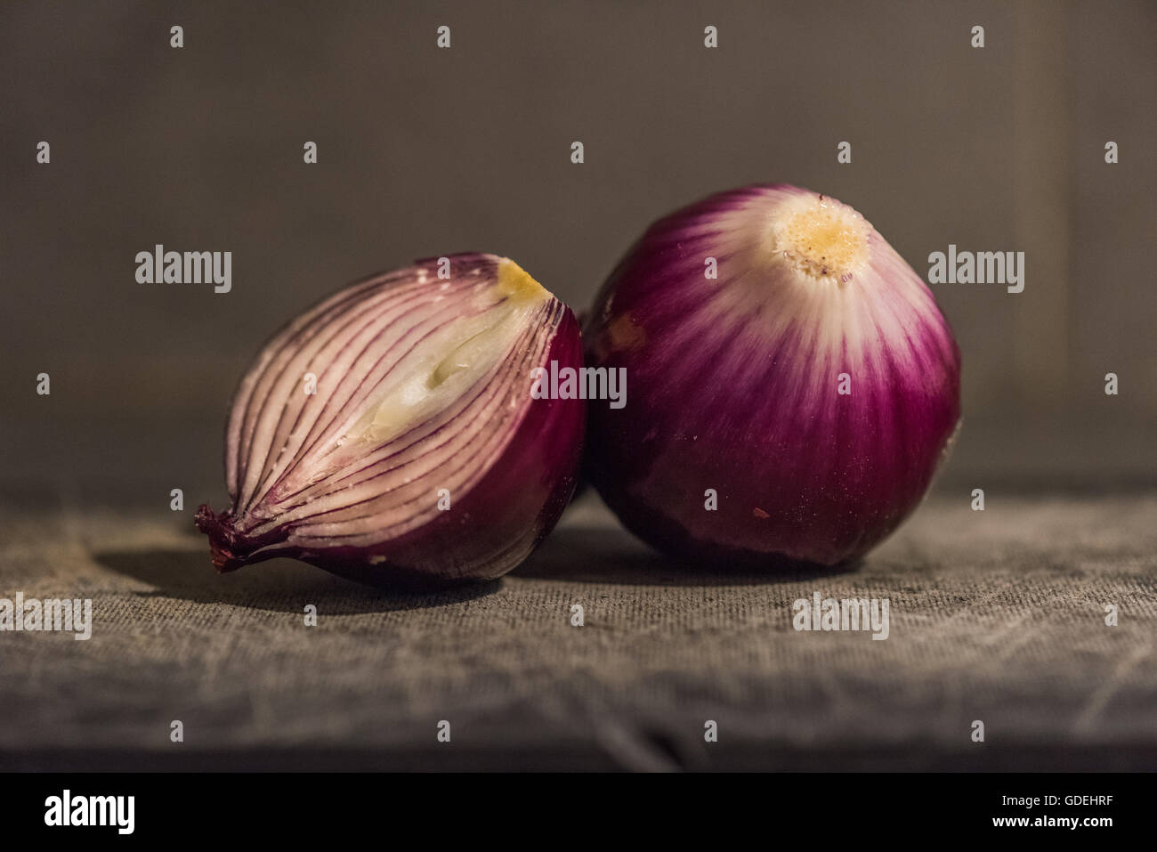 Red onion still life Stock Photo - Alamy