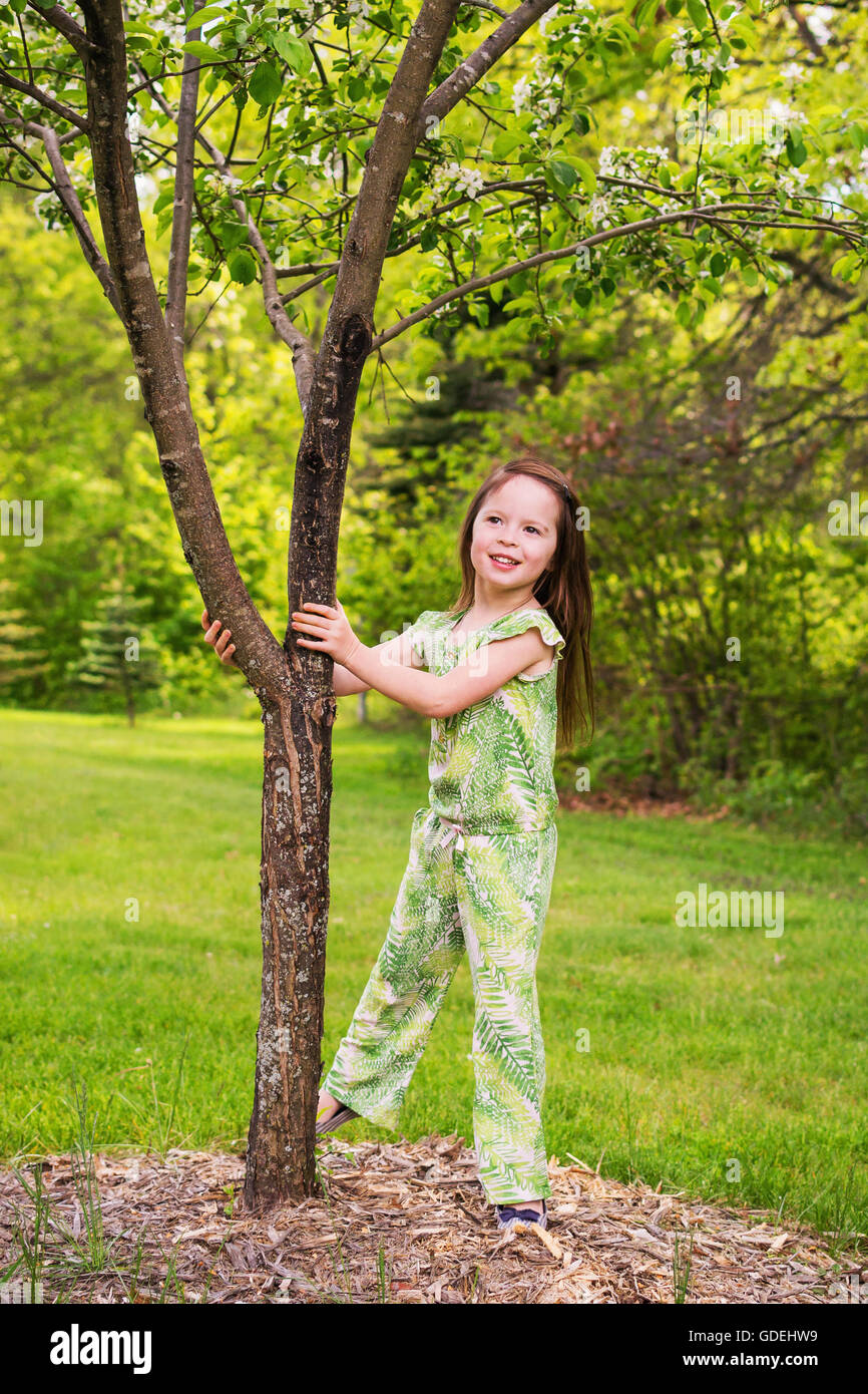 Child standing tree hi-res stock photography and images - Alamy