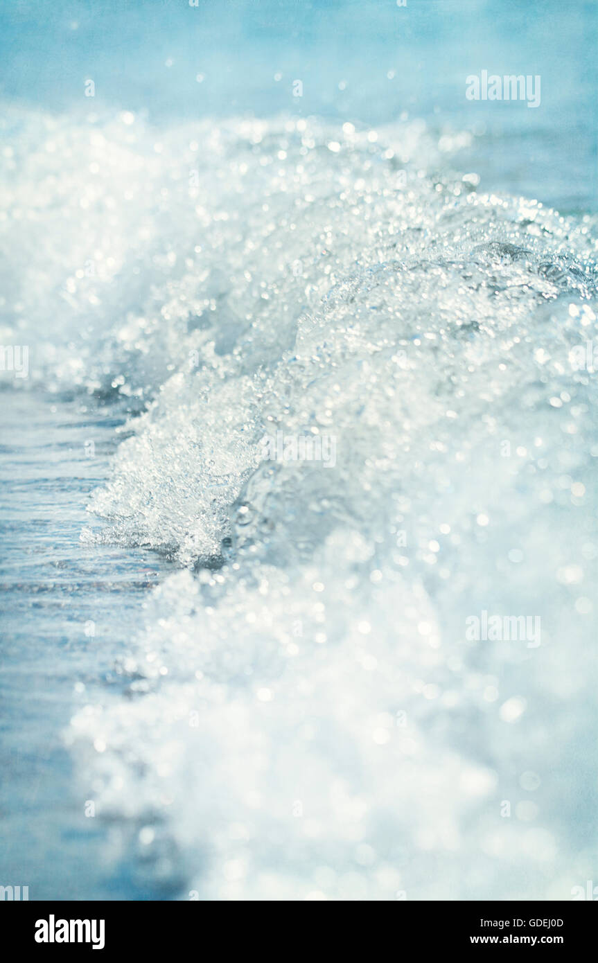 Waves of the beach hi-res stock photography and images - Alamy