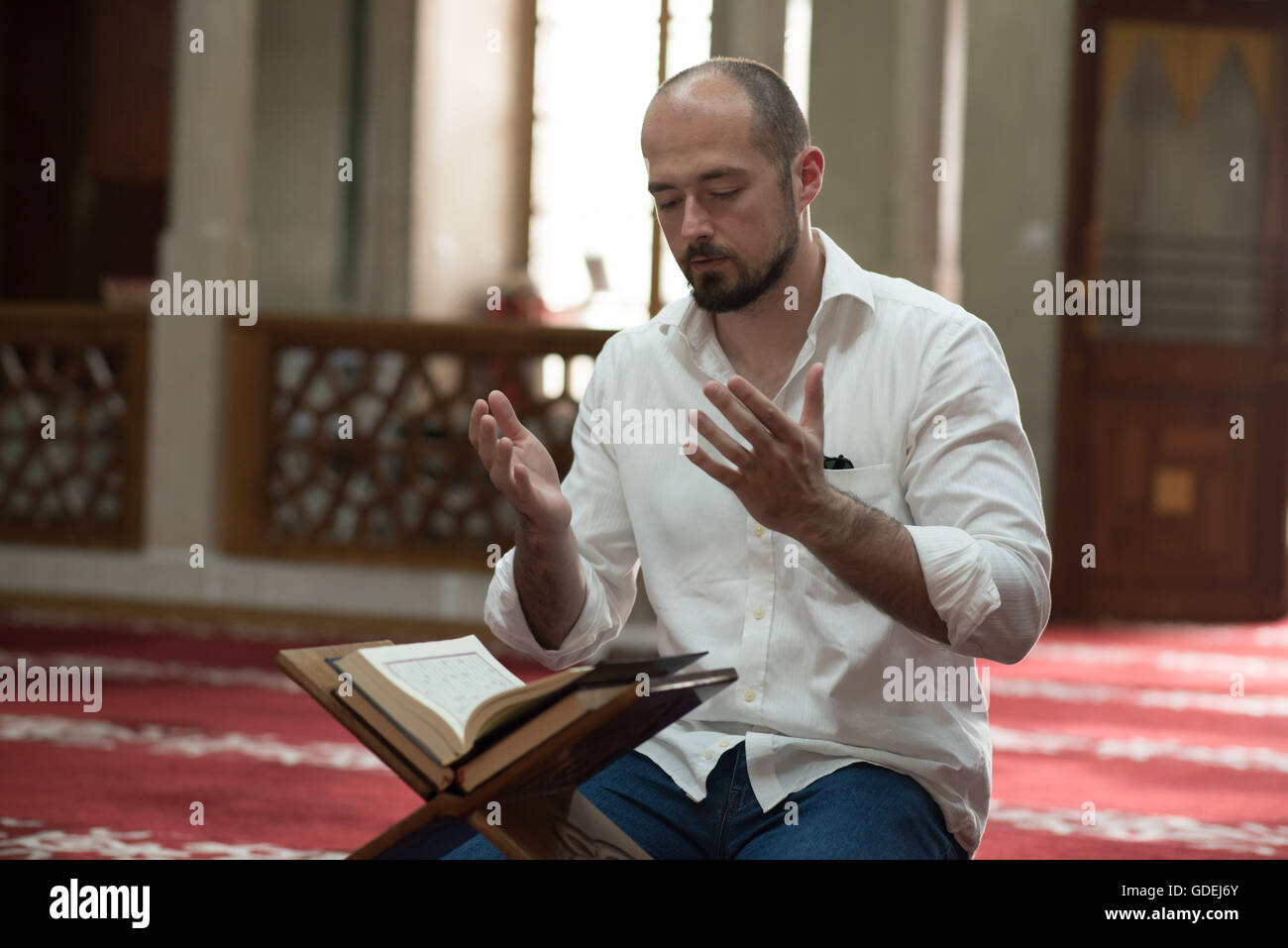 Man sitting in mosque praying Stock Photo - Alamy