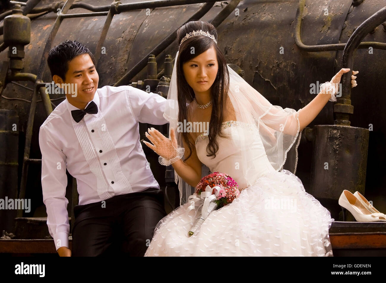 Vietnamese bridal couple, Dalat, Vietnam Stock Photo - Alamy