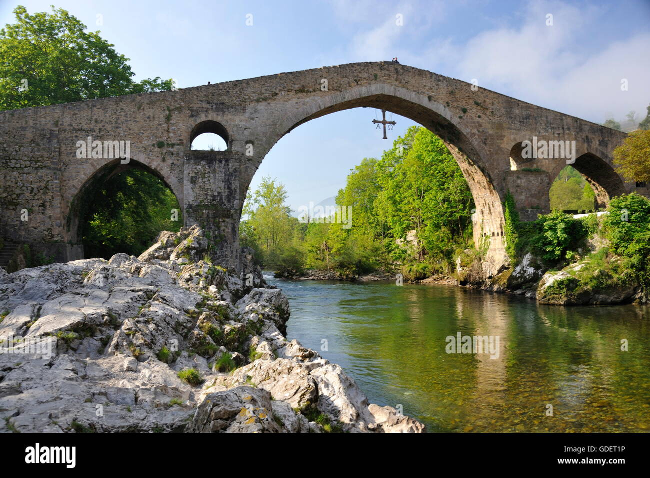 Cangas de onis bridge hi-res stock photography and images - Alamy