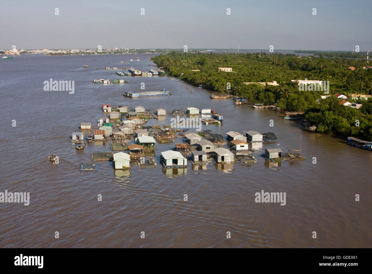 Floating houses mekong delta hi-res stock photography and images - Alamy