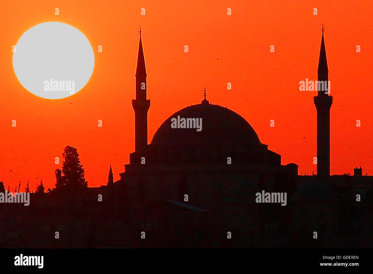 Mosque at sunset, Istanbul, Turkey Stock Photo - Alamy
