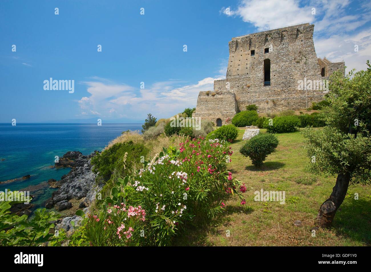 Castle, San Nicola Arcella, Calabria, Italy Stock Photo - Alamy