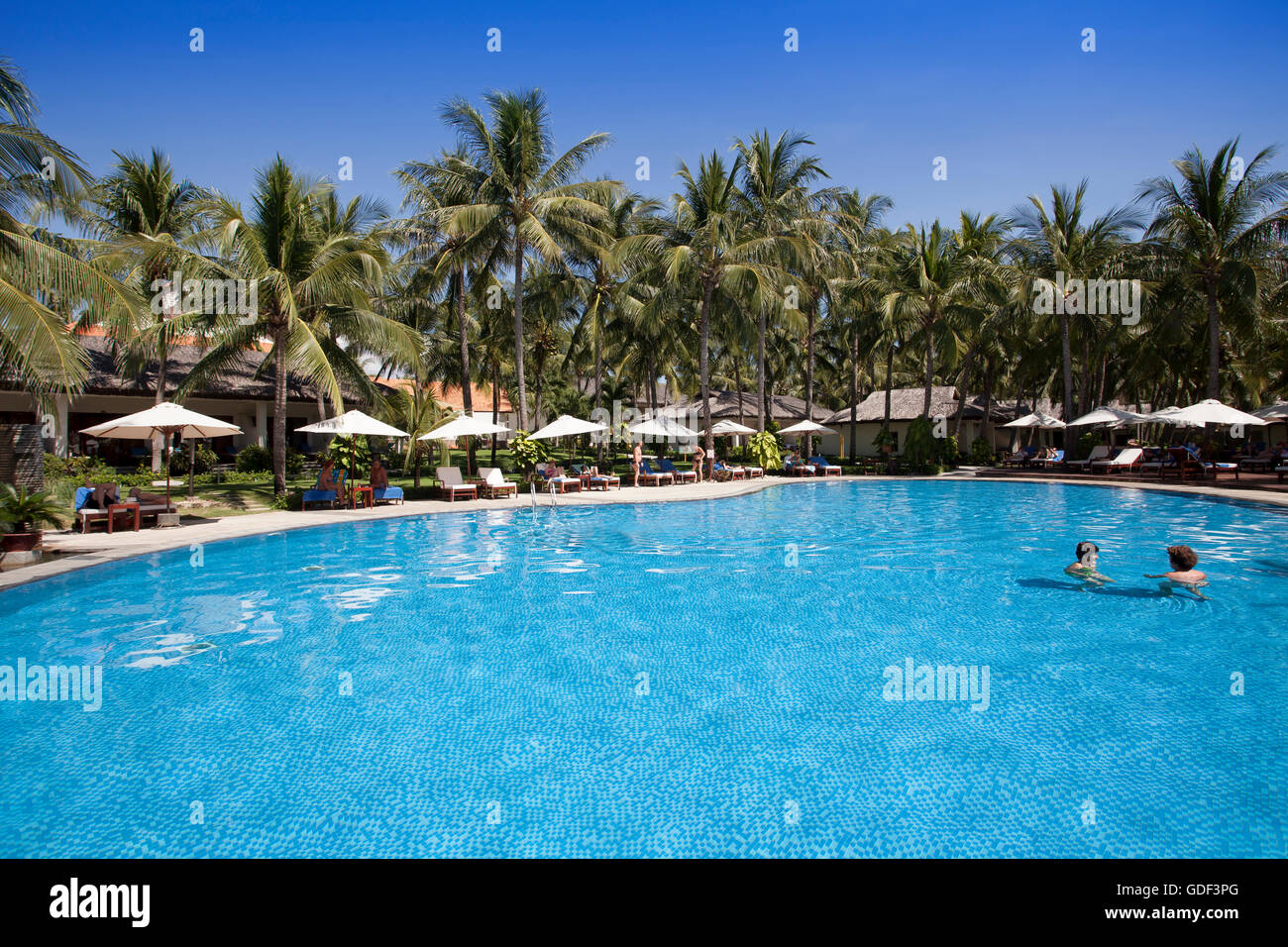 Blue ocean resort hi-res stock photography and images - Alamy