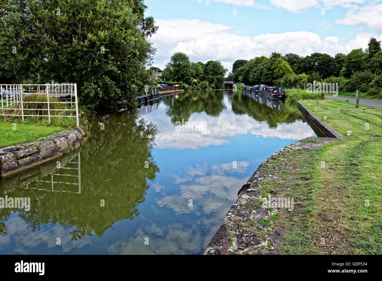 Blue canal boat reflected hi-res stock photography and images - Alamy