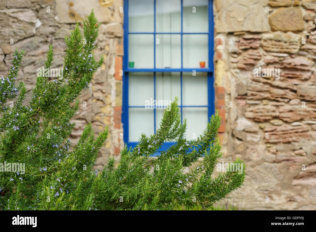 Stone cottage window hi-res stock photography and images - Alamy