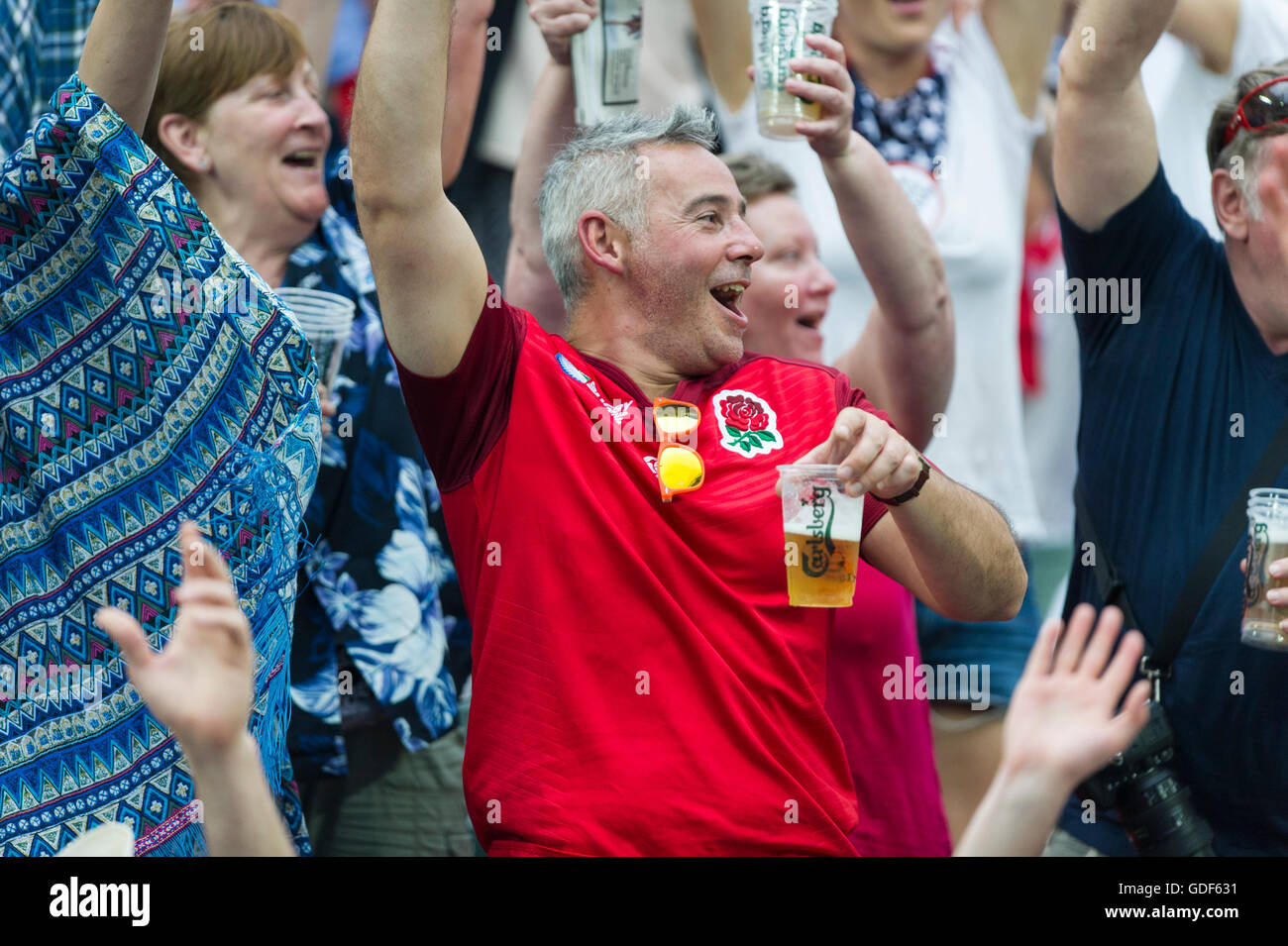 Beer rugby hi-res stock photography and images - Alamy