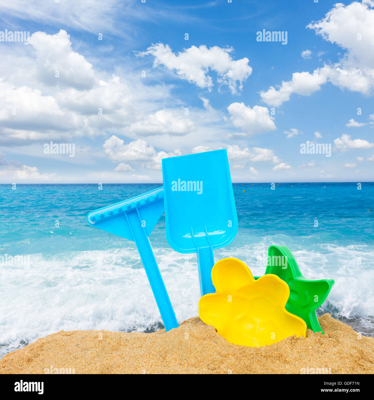 beach toys in sand Stock Photo - Alamy