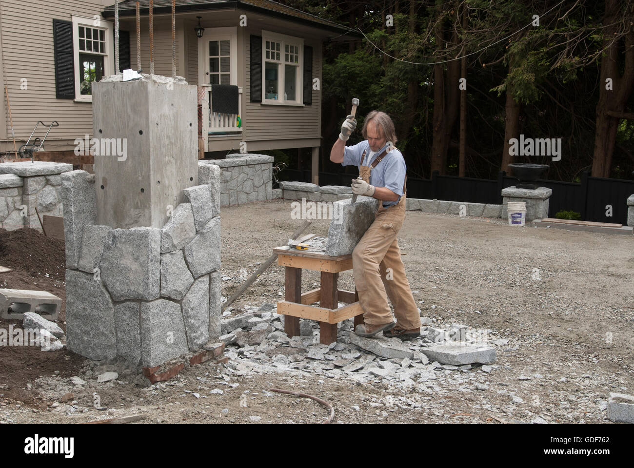 Stonemason dressing a piece of granite Stock Photo - Alamy