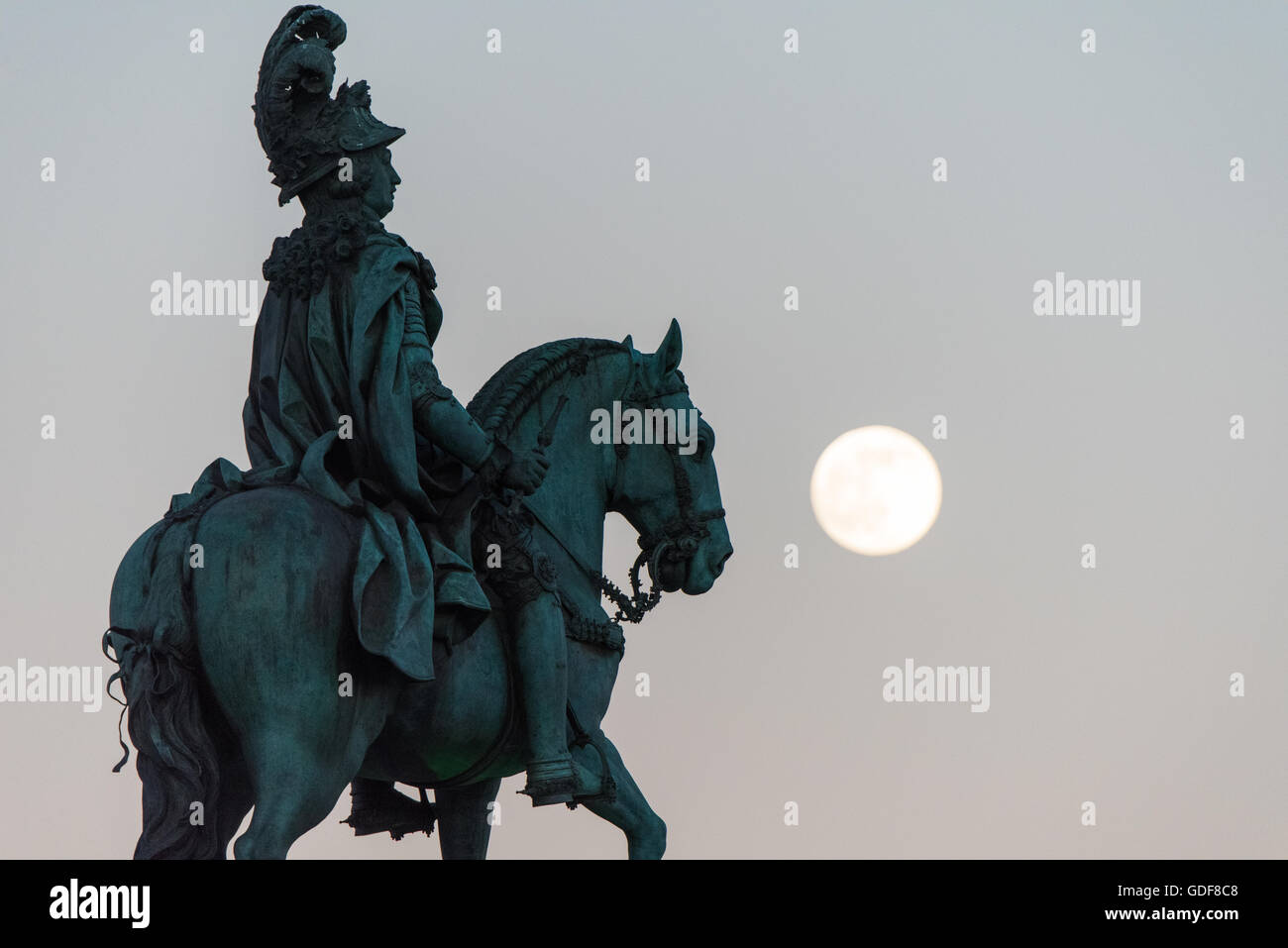 King Joseph I Equestrian Statue Lisbon Portugal // LISBON, Portugal ...