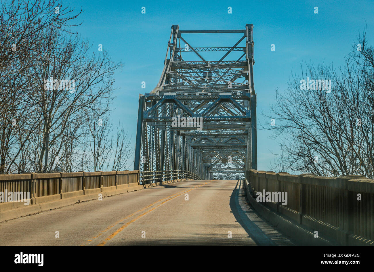 Old concrete bridge rust hi-res stock photography and images - Alamy