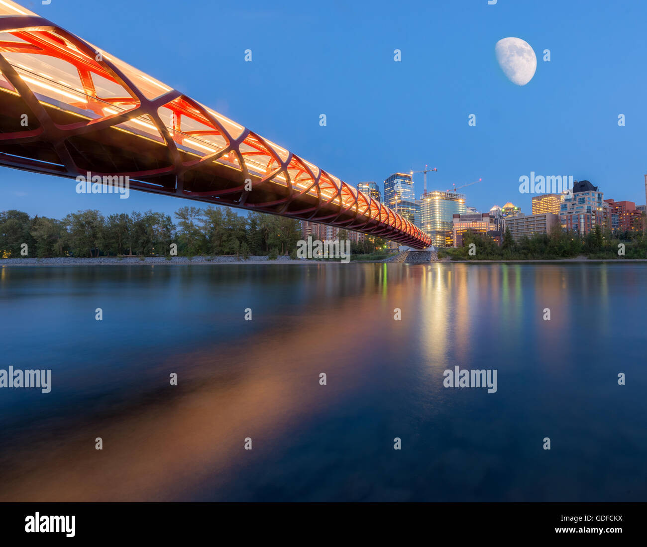 Moon bridge water hi-res stock photography and images - Alamy