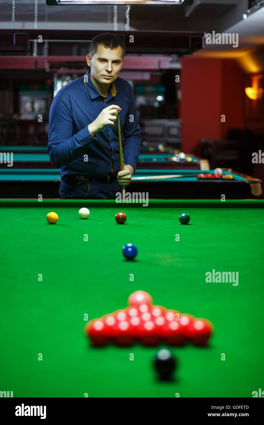 Snooker player hi-res stock photography and images - Alamy