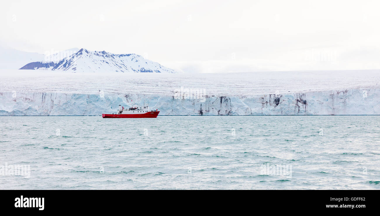Massive glacier calving hi-res stock photography and images - Alamy