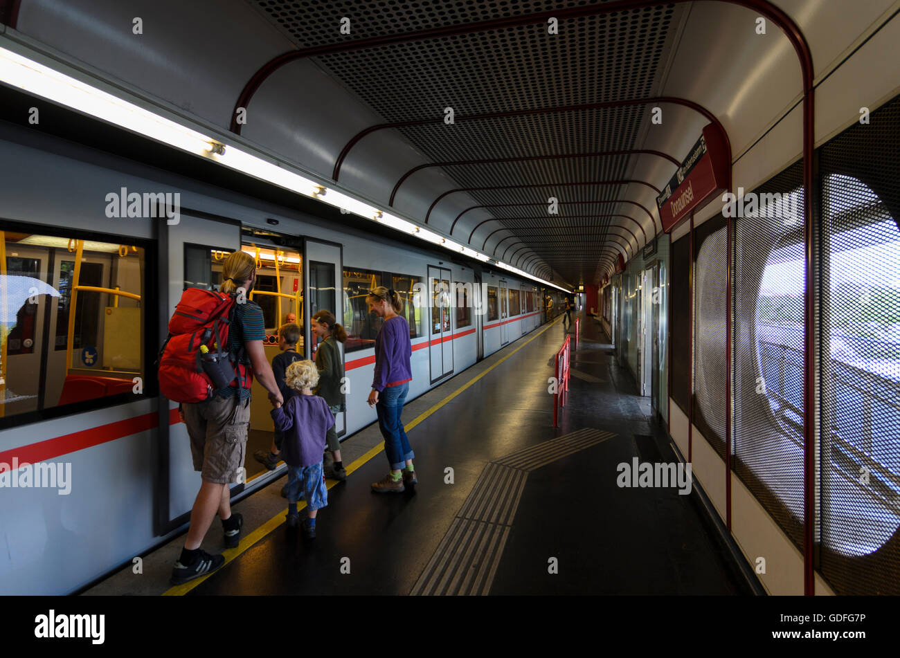 Metro vienna hi-res stock photography and images - Alamy