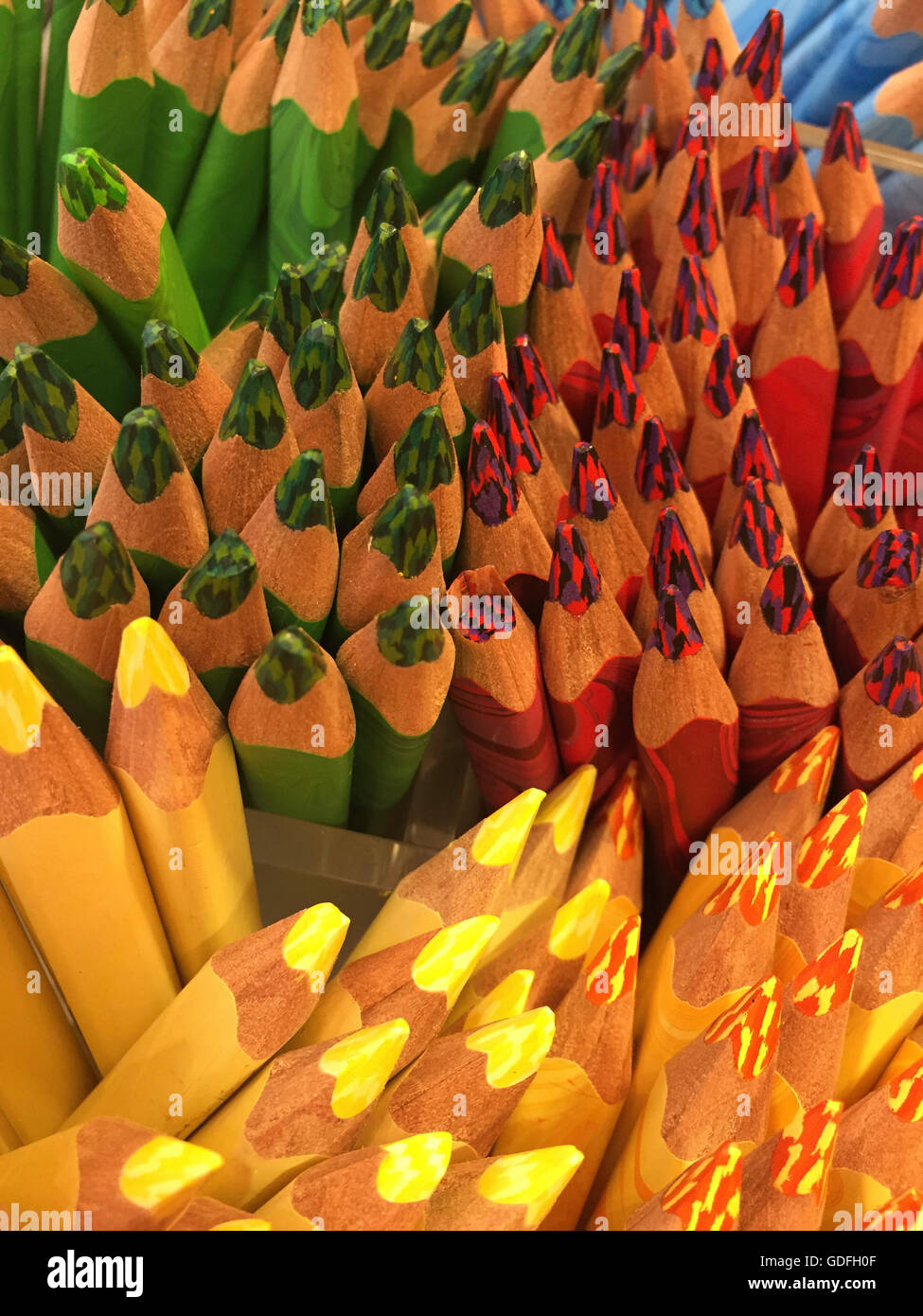 Group multi colored pencils hi-res stock photography and images - Alamy