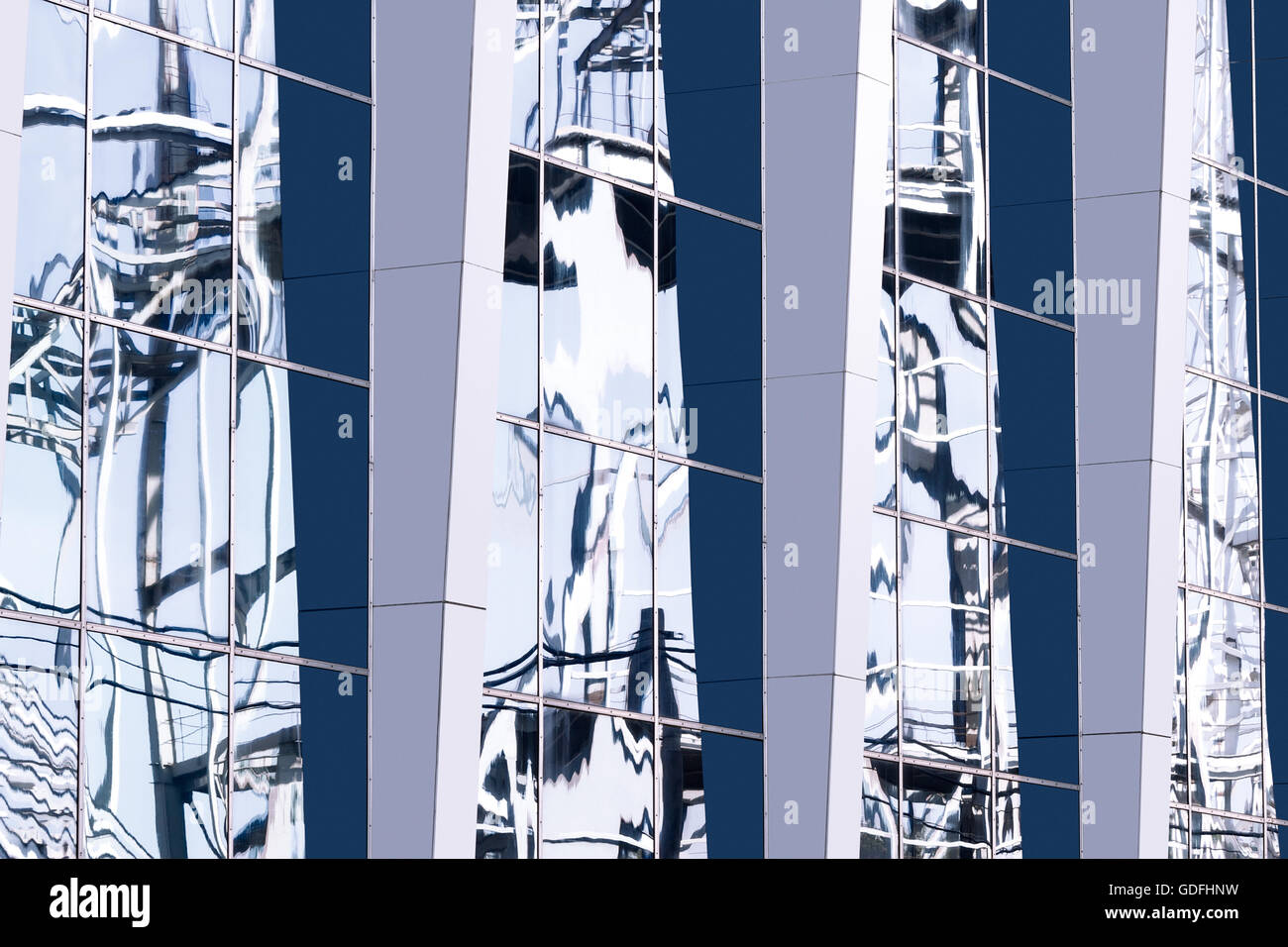 Reflected blue building hi-res stock photography and images - Alamy