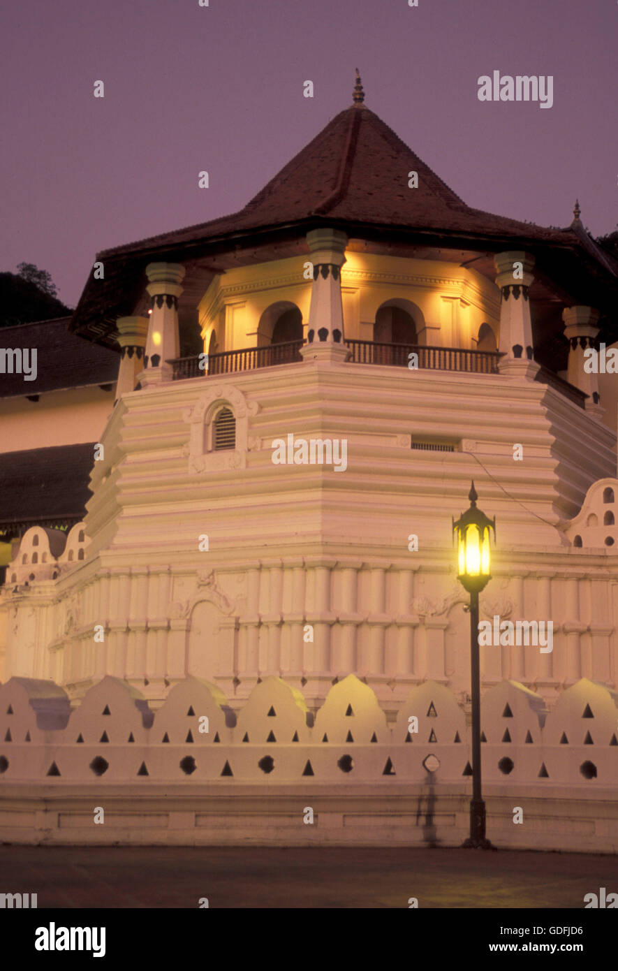 the Tempel Sri Dalada Maligawa in the town of Kandy of Sri Lanka in ...