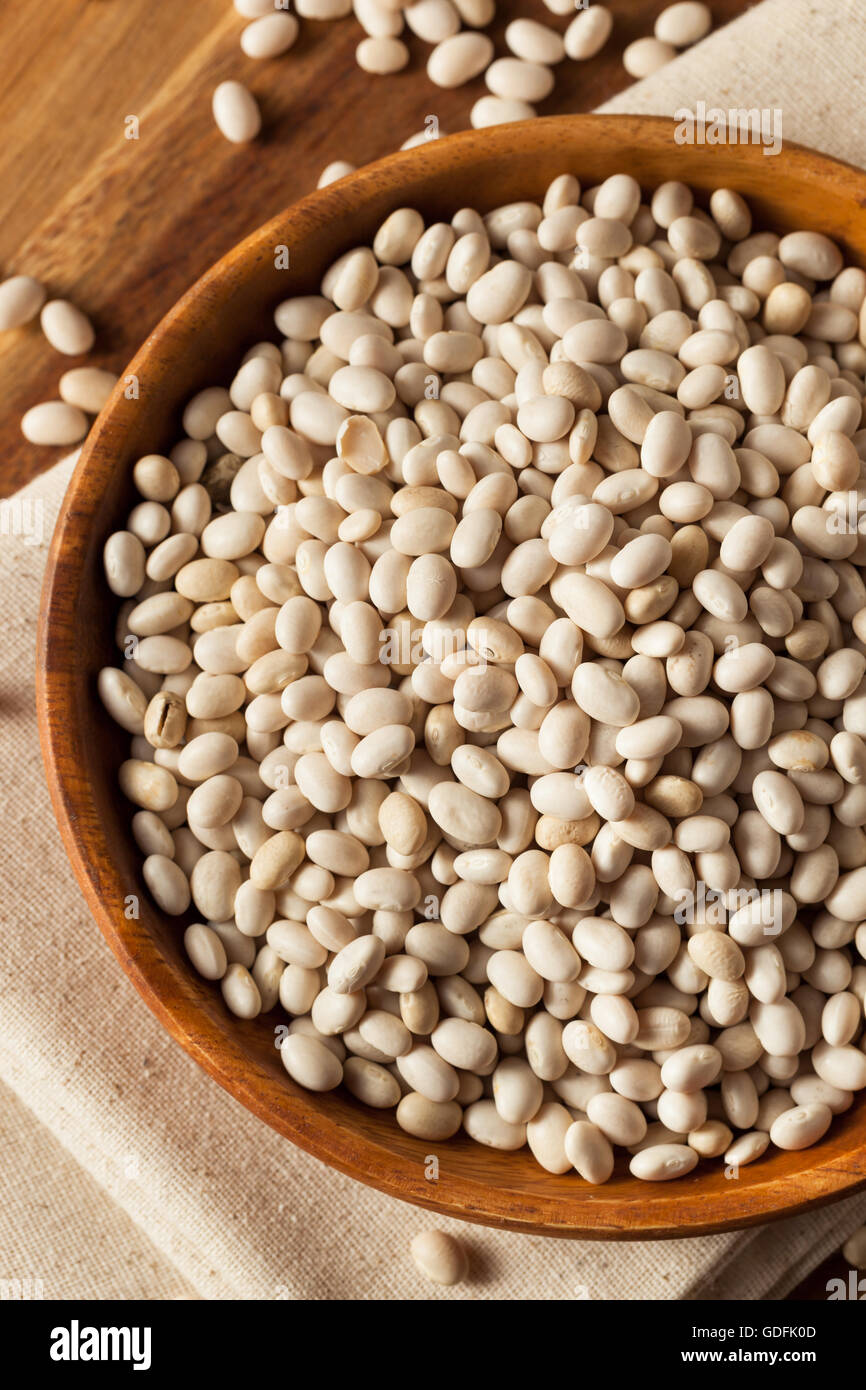 White navy beans hi-res stock photography and images - Alamy