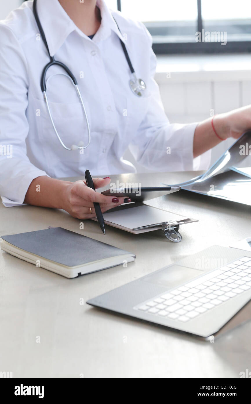 Doctor table hi-res stock photography and images - Alamy