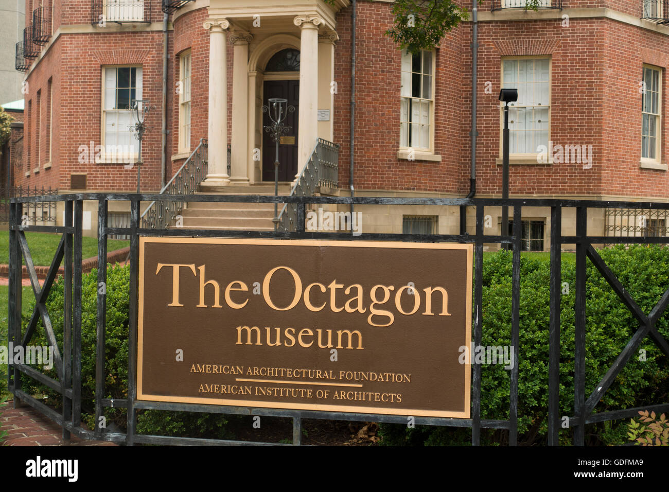 Octagon house hi-res stock photography and images - Alamy