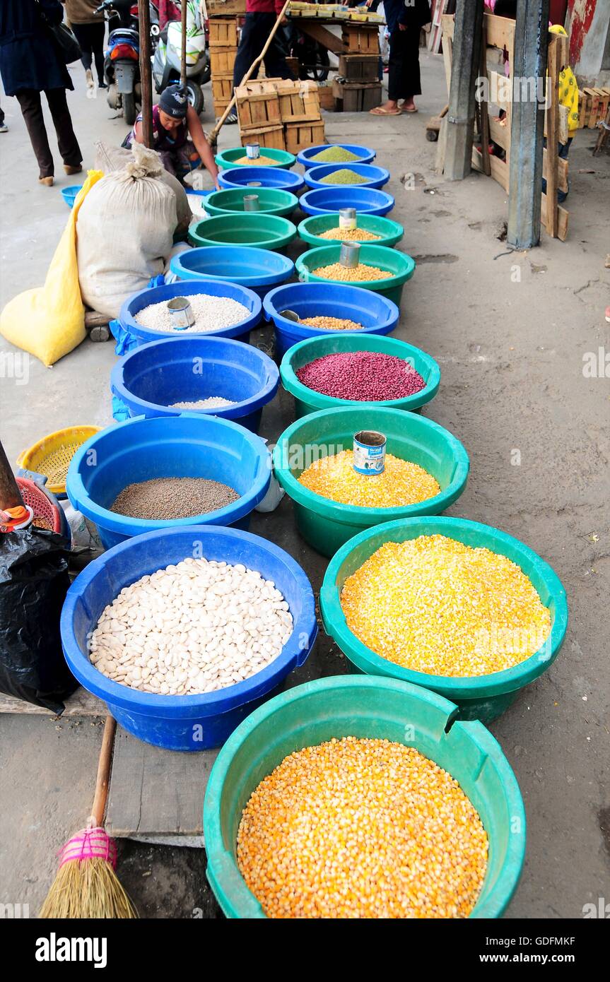 Dried beans african market hi-res stock photography and images - Alamy