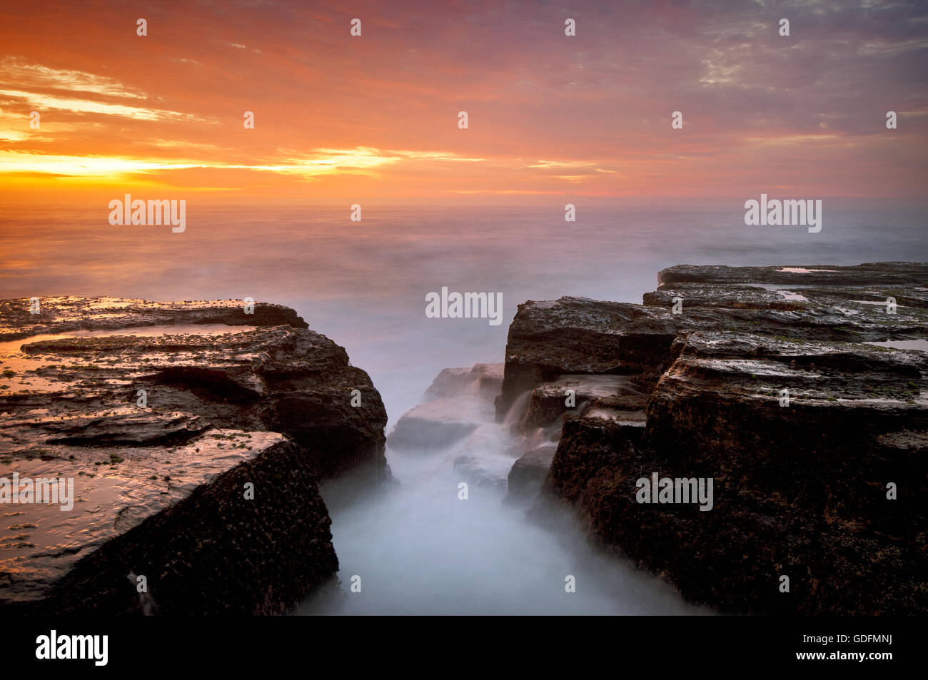 Rocks and beaches hi-res stock photography and images - Alamy