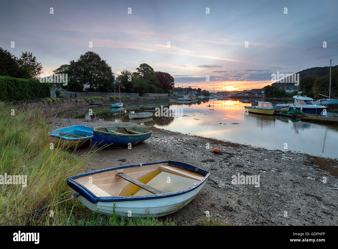 Boats in the creek at Millbrook on the river Tamar in Cornwall Stock ...