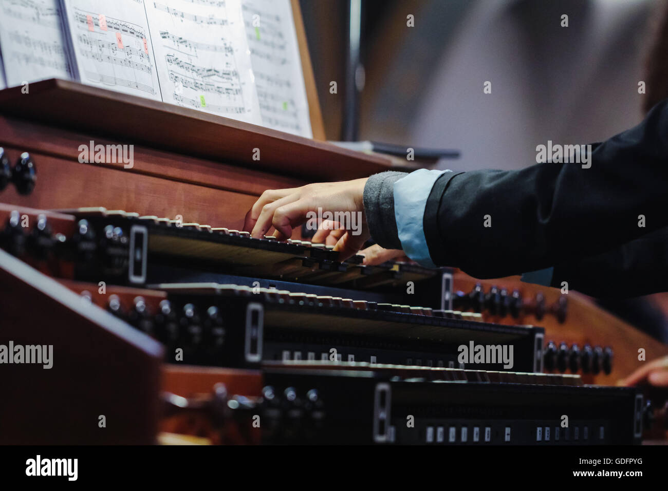 Pipe organ console hi-res stock photography and images - Alamy