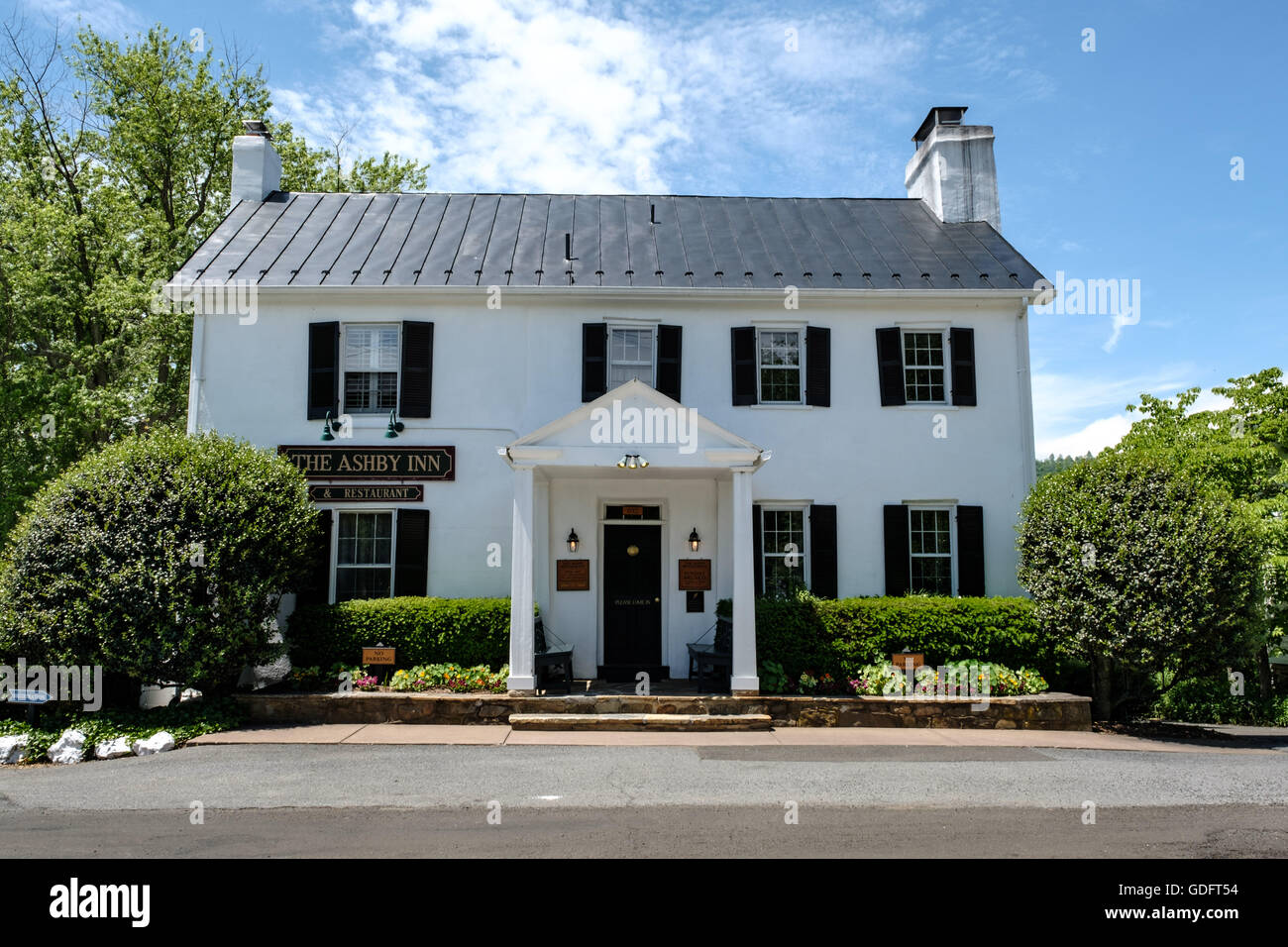 Paris 1800s street hi-res stock photography and images - Alamy
