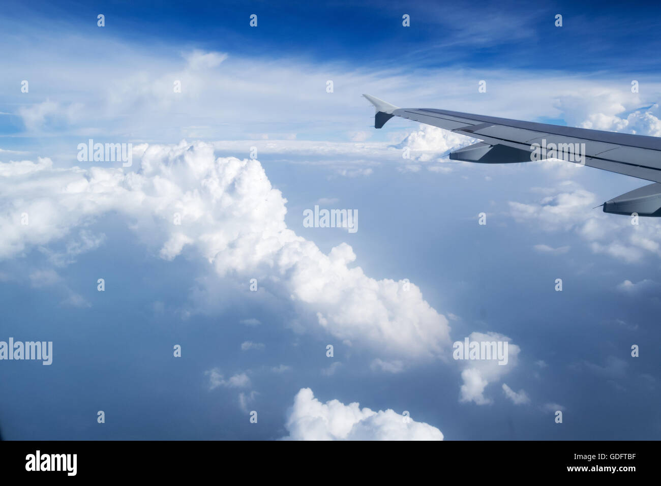 Cloud and airplane wing hi-res stock photography and images - Alamy