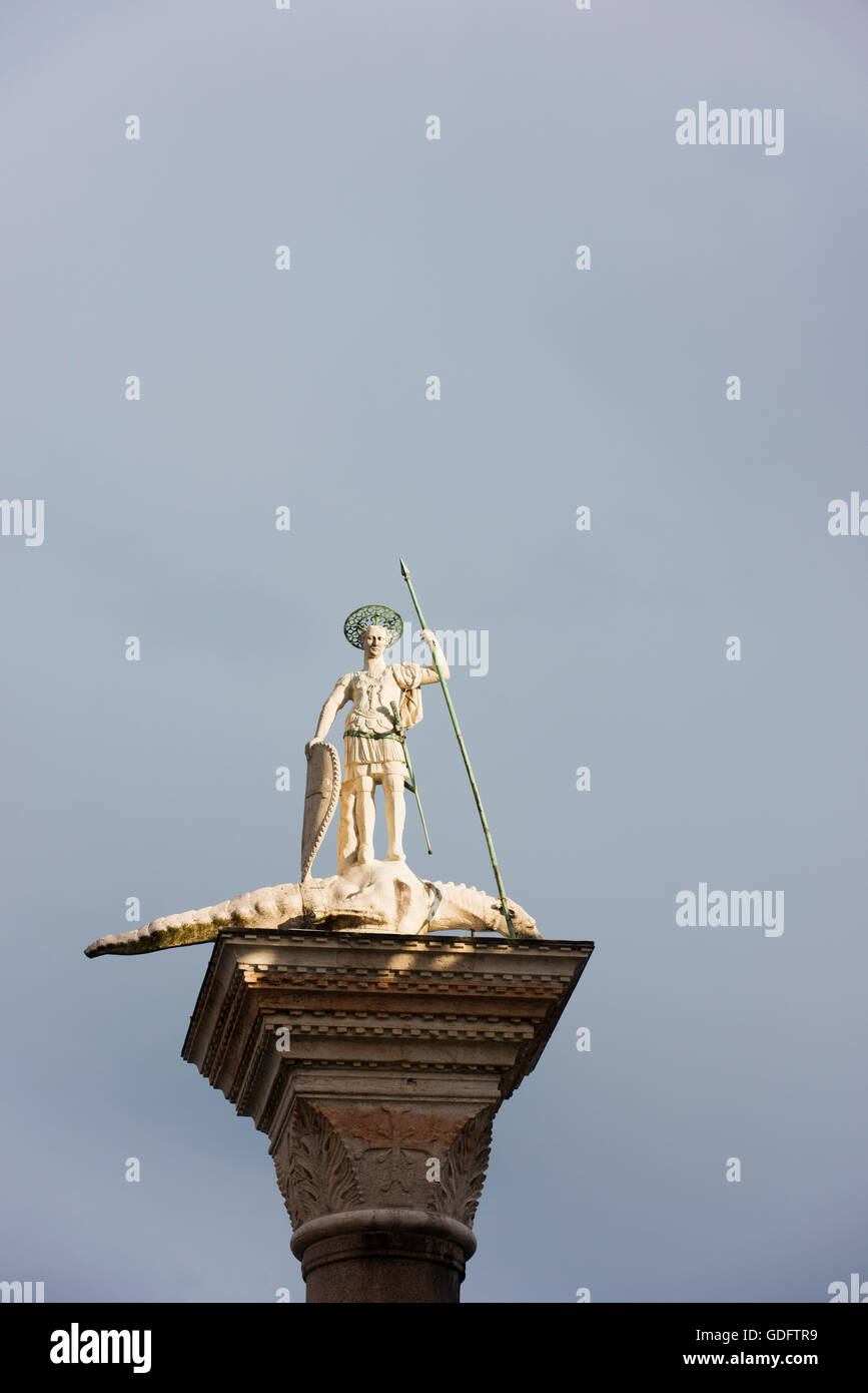 George and the dragon statue hi-res stock photography and images - Alamy
