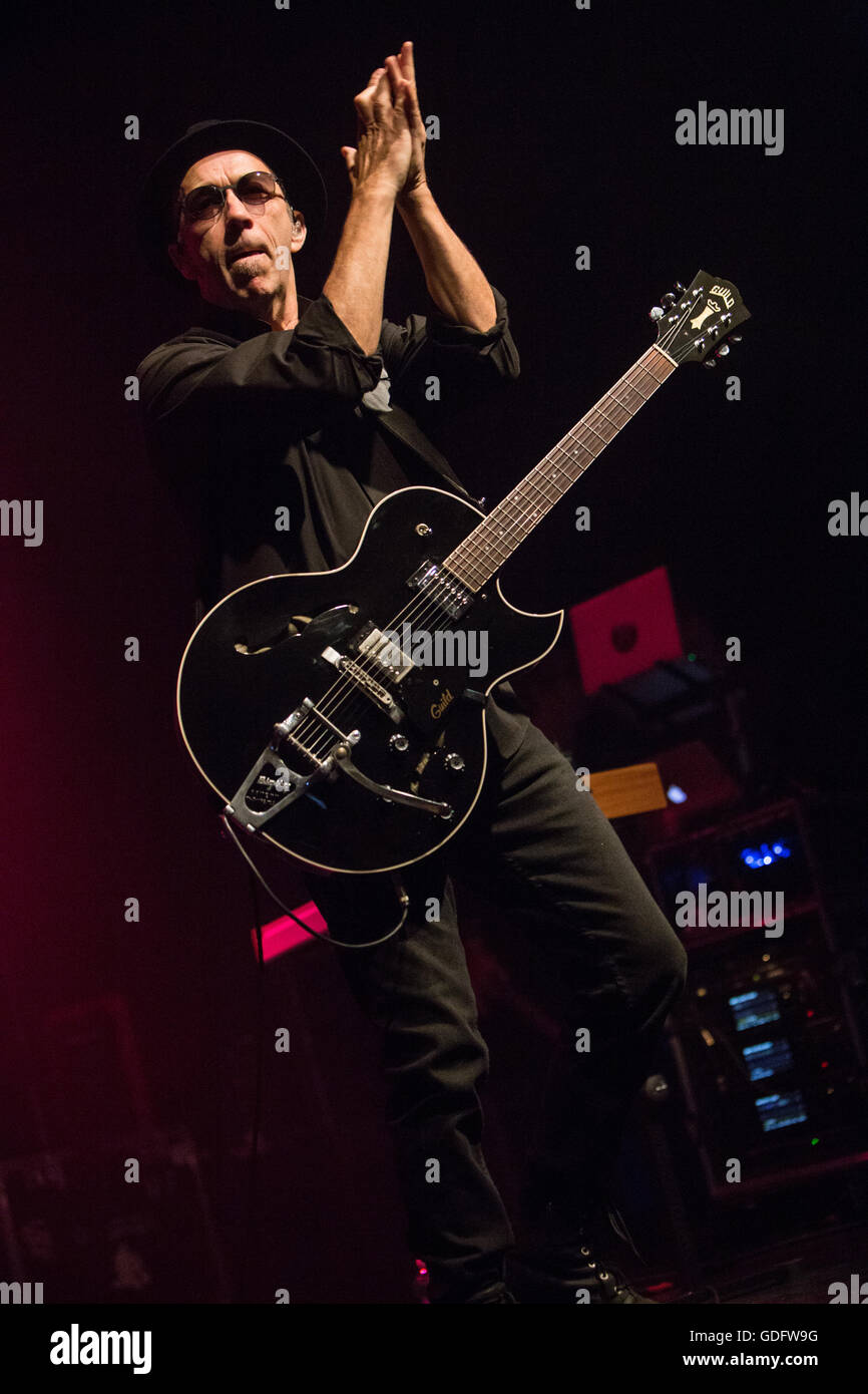 Garbage concert hi-res stock photography and images - Alamy