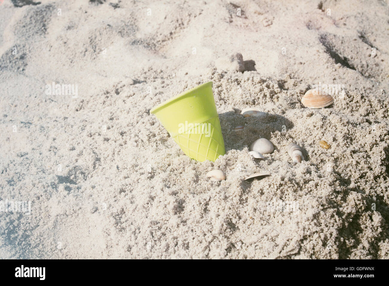 beach toys in the sand Stock Photo - Alamy