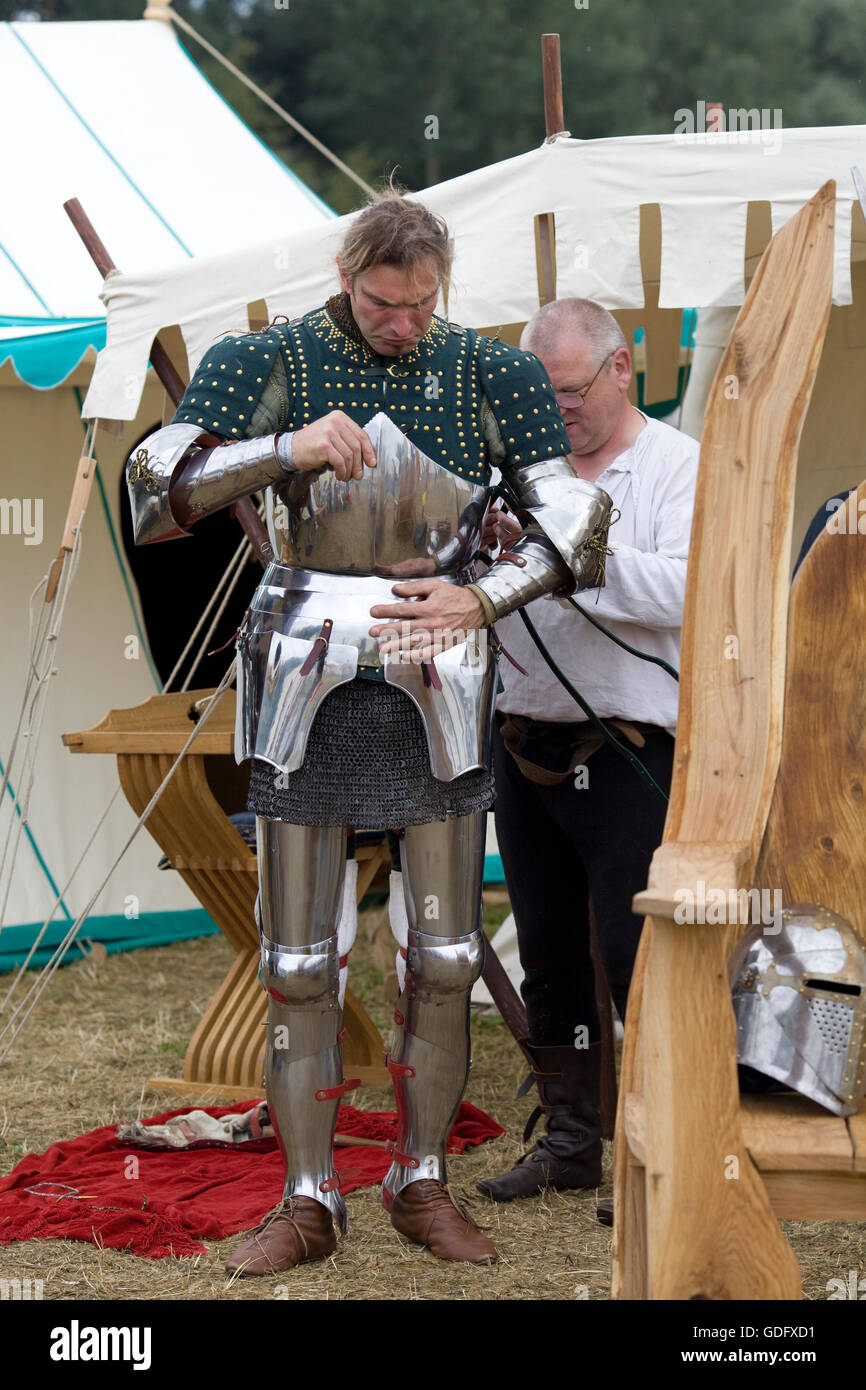 Medieval lancastrian knights battle ready at Tewkesbury medieval ...