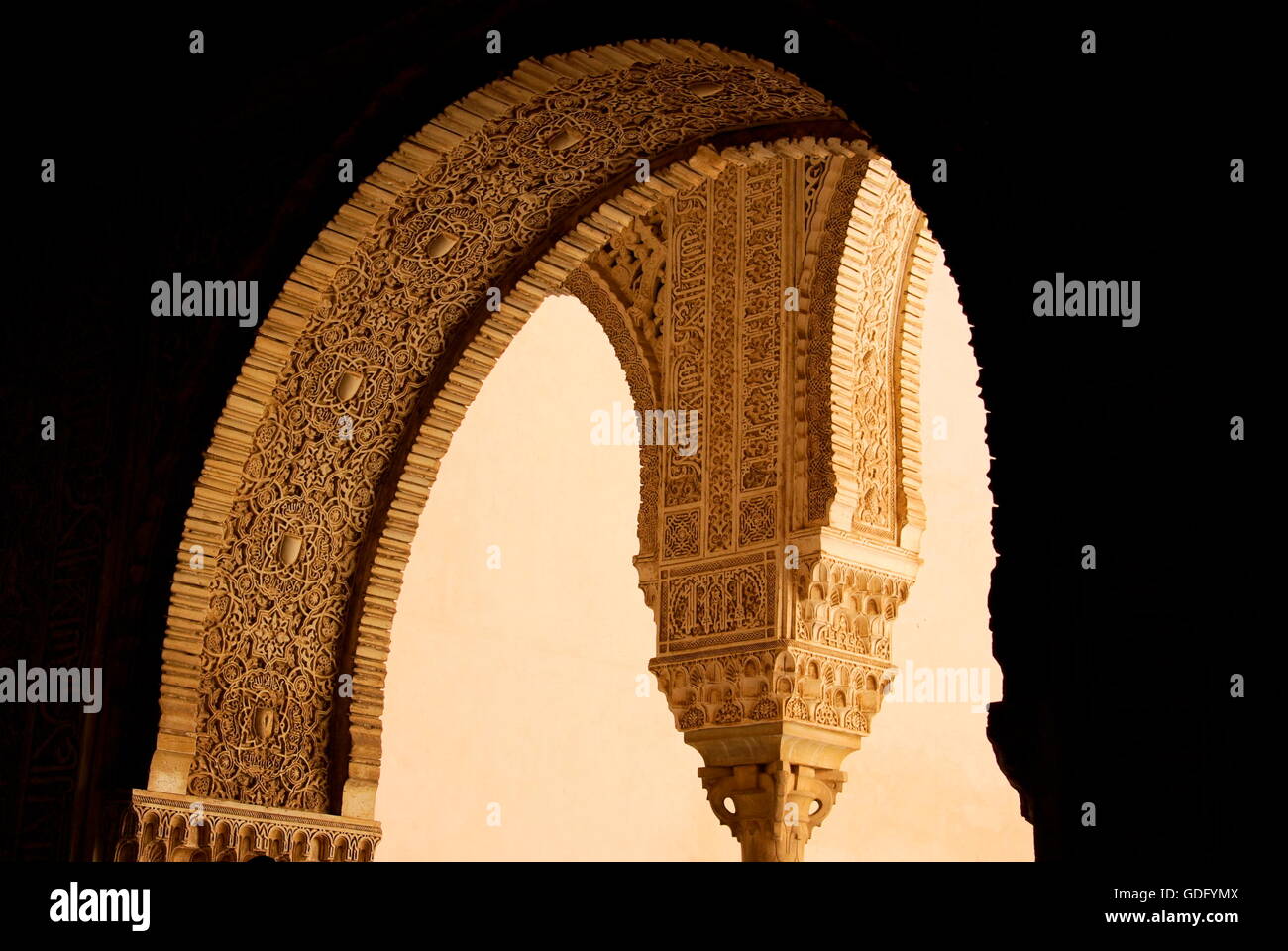 Islamic arcs hi-res stock photography and images - Alamy