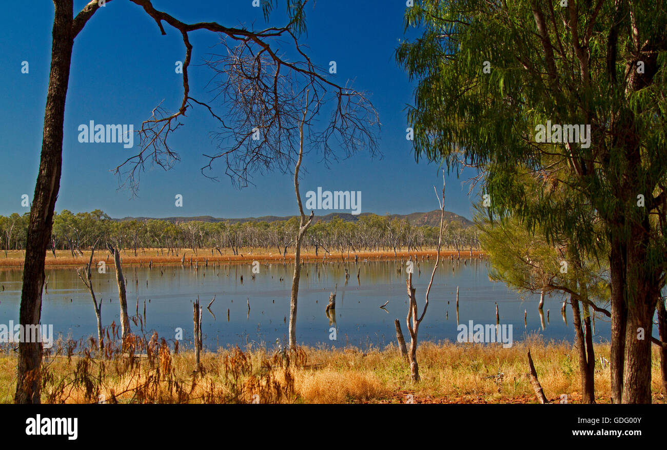 Vast calm blue waters of Lake Nuga Nuga with rugged Carnarvon ranges on ...