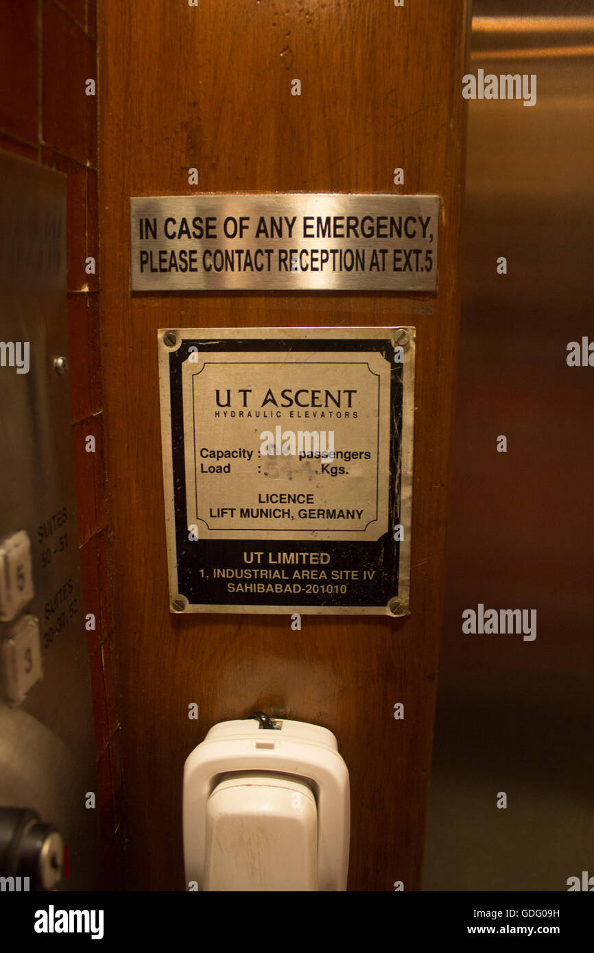 Old lift hi-res stock photography and images - Alamy