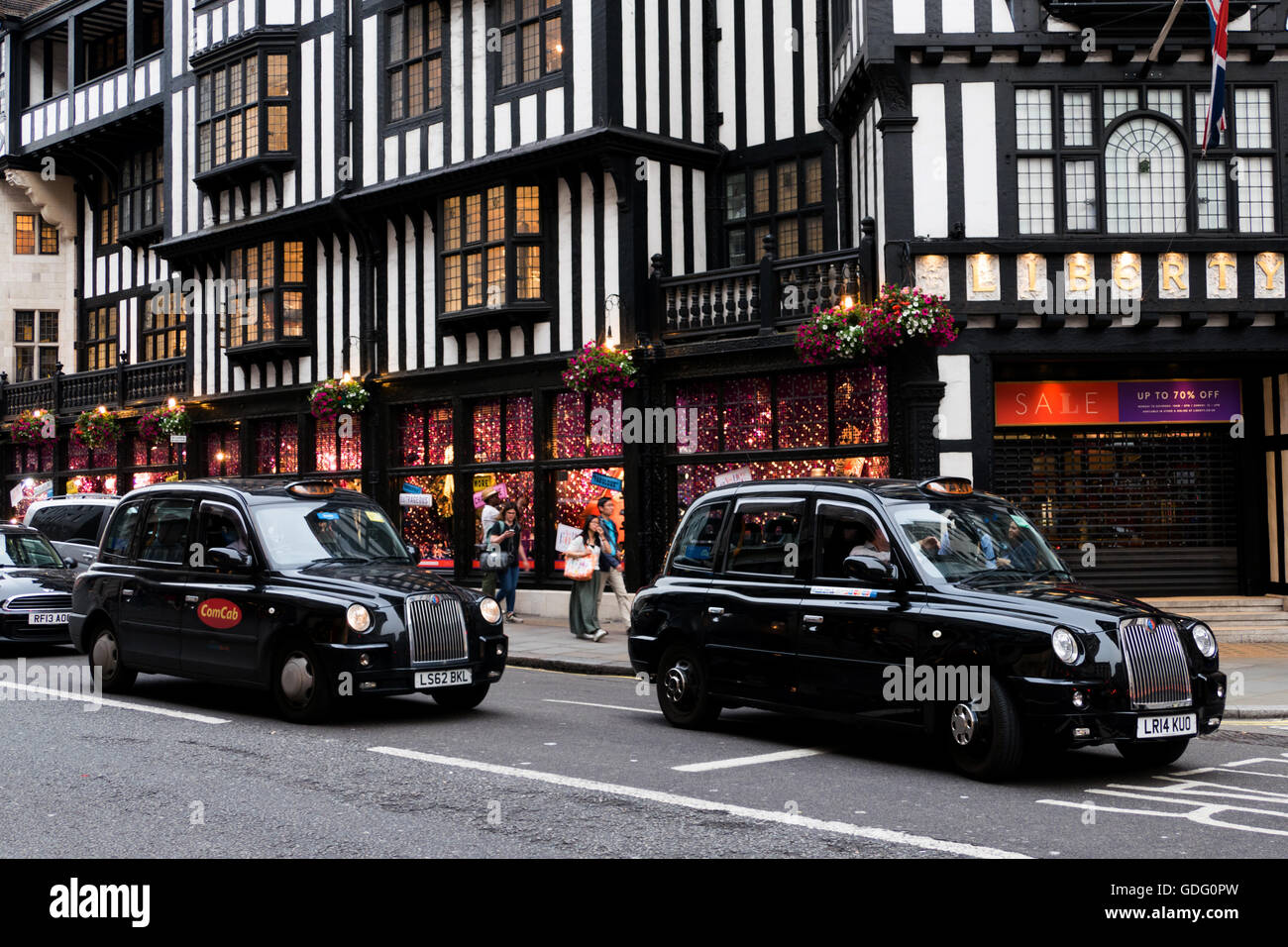 London red bus black taxi hi-res stock photography and images - Alamy