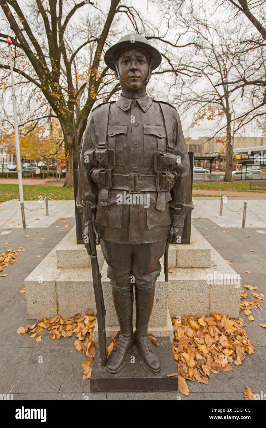 Australian statue hi-res stock photography and images - Alamy