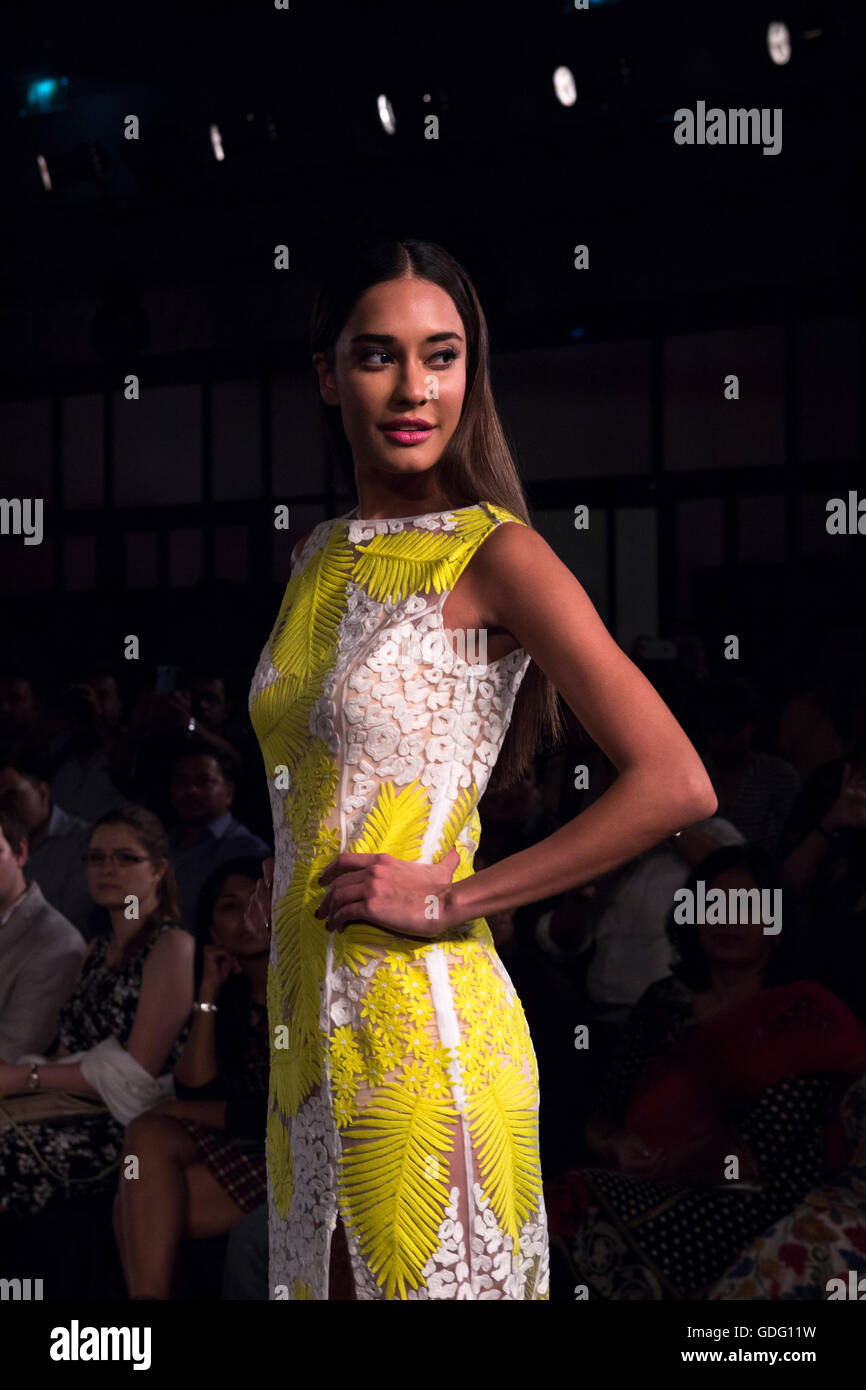 La Actriz Lisa Haydon Lisa Haydon News IMDb